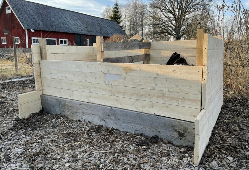 Bygga: Min enkla kompost med två fack - Sara Bäckmo