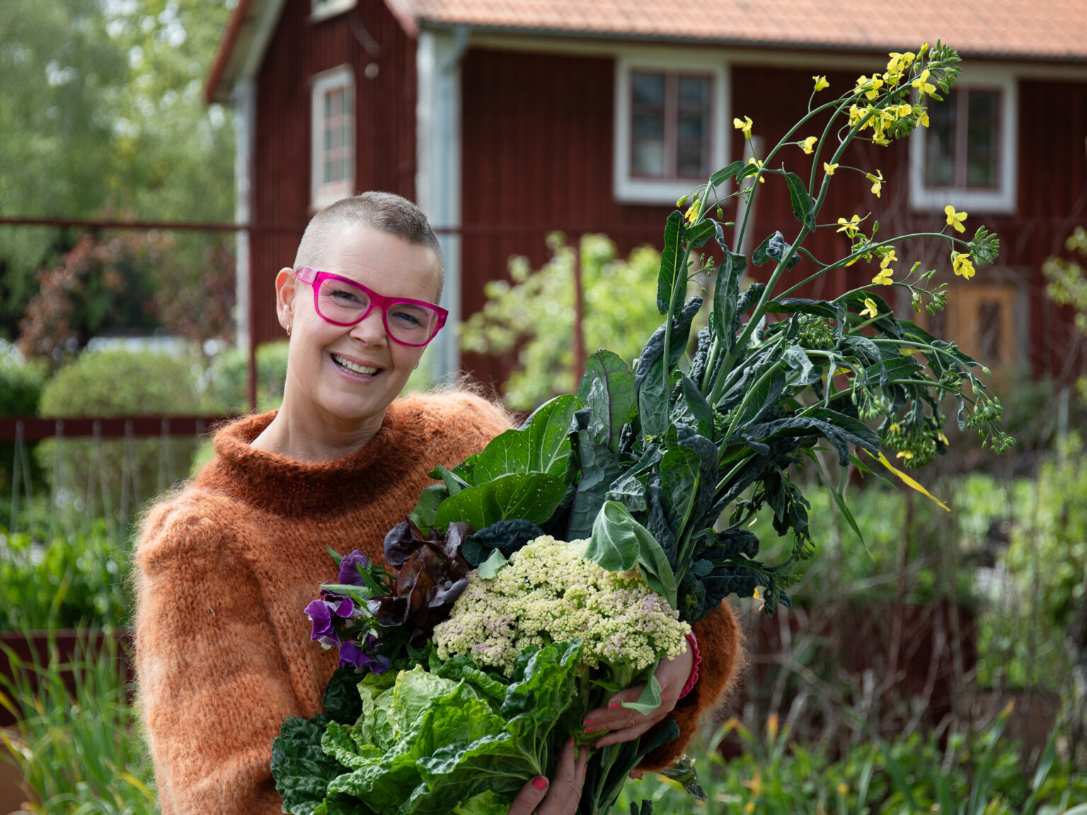 Stekt mangold med färsk vitlök - Sara Bäckmo